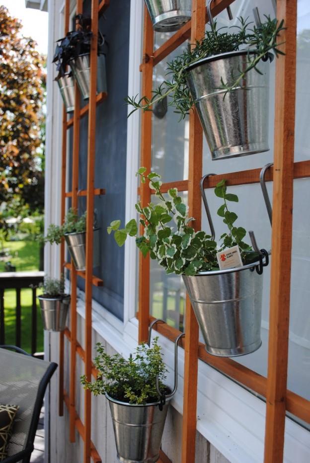 Simple Ideas for Making a Vertical Trellis with Pots